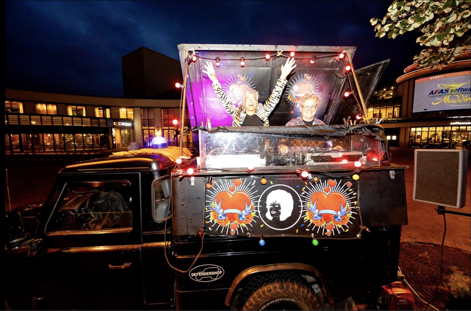 Groovedefender – De Land Rover Defender DJ Booth
